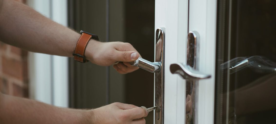 How to choose the right locksmith company? - WorthvieW