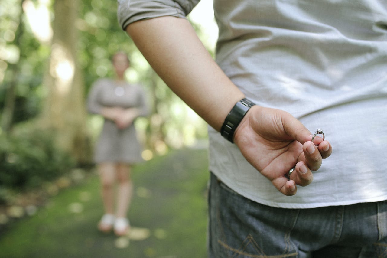 How to Choose the Perfect Engagement Ring for Your Partner - WorthvieW