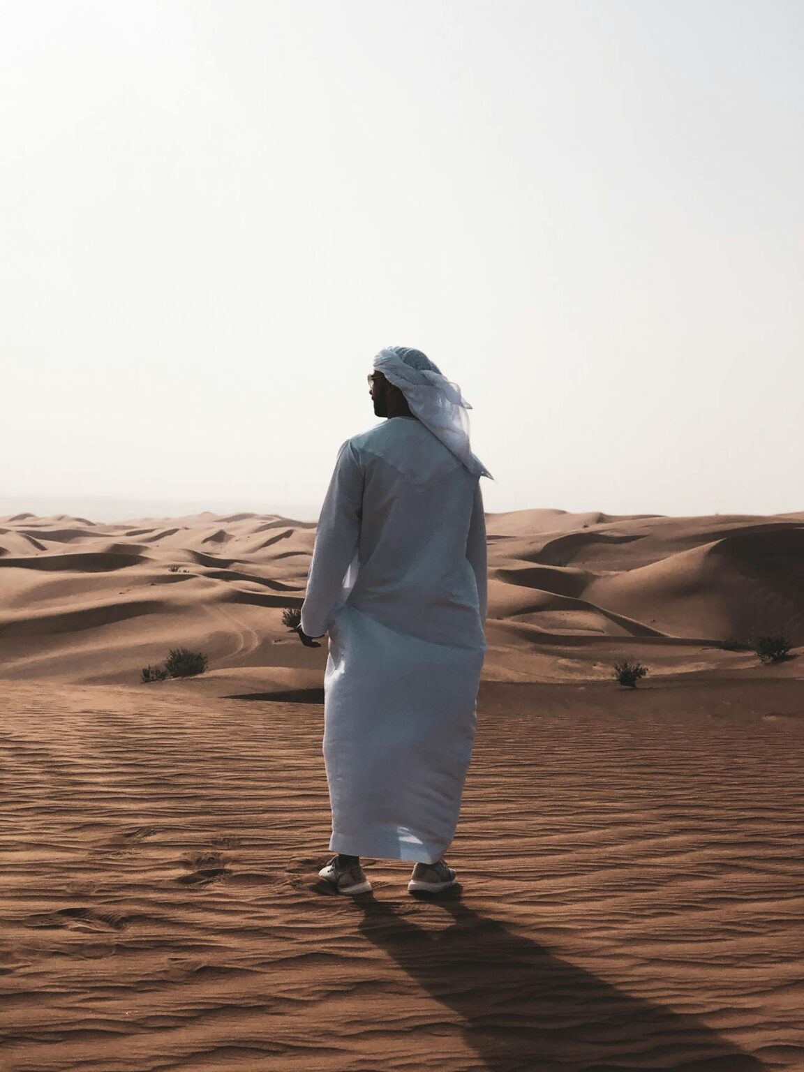 Benefits of Wearing a Thobe in the Modern World - WorthvieW