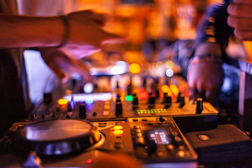 The Evolution of Surround Sound Systems – From Stereo to Dolby Atmos ...